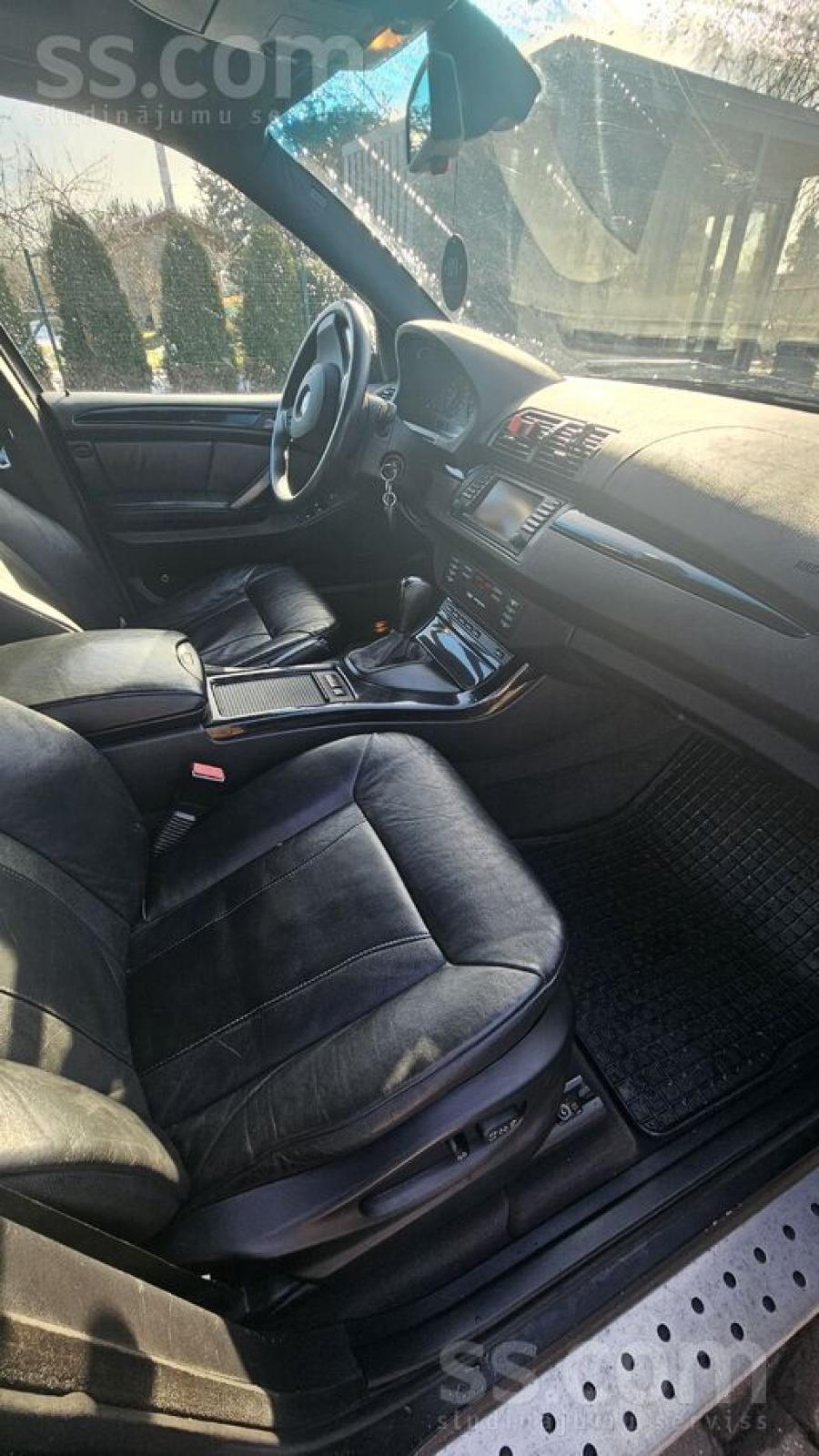 Black BMW X5 2004 in Riga, with an engine capacity of 3.00 L and mileage of 286 thousand km for 4600 €, photo 8 on AUTOMOTO.COM.LV