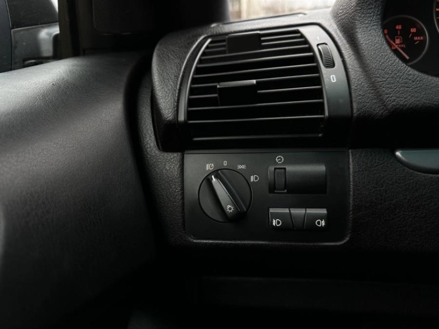 Melns BMW X5 2004 Rīga, ar dzinēja tilpumu 3.00 L un nobraukumu 400 tūkst. km par 4690 €, foto 23 vietnē AUTOMOTO.COM.LV