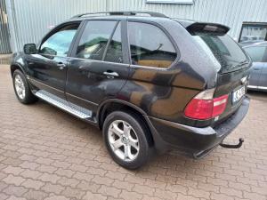 Black BMW X5 2004 in Riga, with an engine capacity of 3.00 L and mileage of 450 thousand km for 4000 €, photo 5 on AUTOMOTO.COM.LV