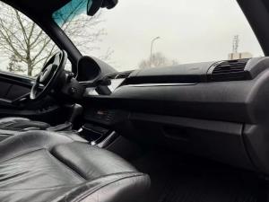 Black BMW X5 2004 in Riga, with an engine capacity of 3.00 L and mileage of 383 thousand km for 4990 €, photo 12 on AUTOMOTO.COM.LV