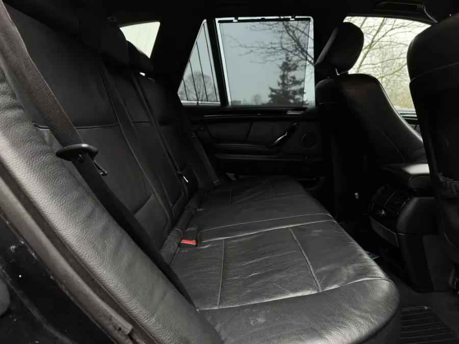 Black BMW X5 2004 in Riga, with an engine capacity of 3.00 L and mileage of 383 thousand km for 4990 €, photo 14 on AUTOMOTO.COM.LV
