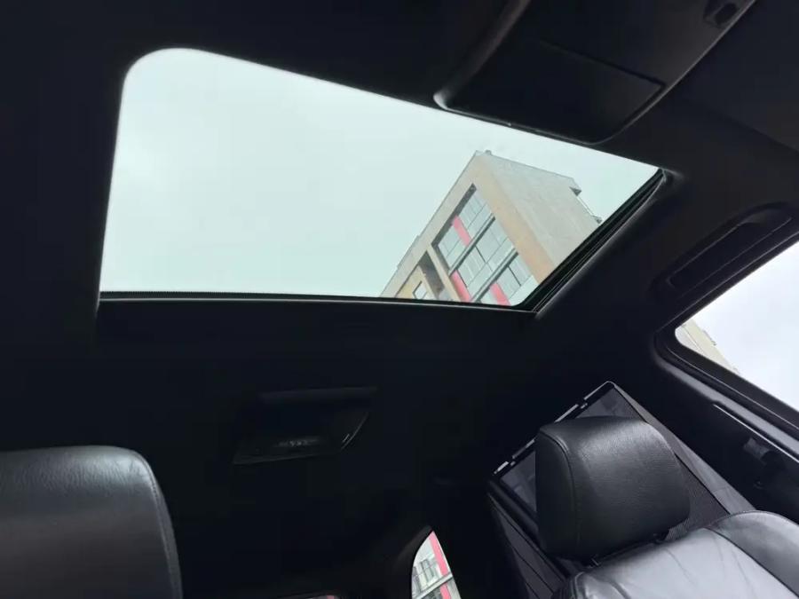 Black BMW X5 2004 in Riga, with an engine capacity of 3.00 L and mileage of 383 thousand km for 4990 €, photo 16 on AUTOMOTO.COM.LV