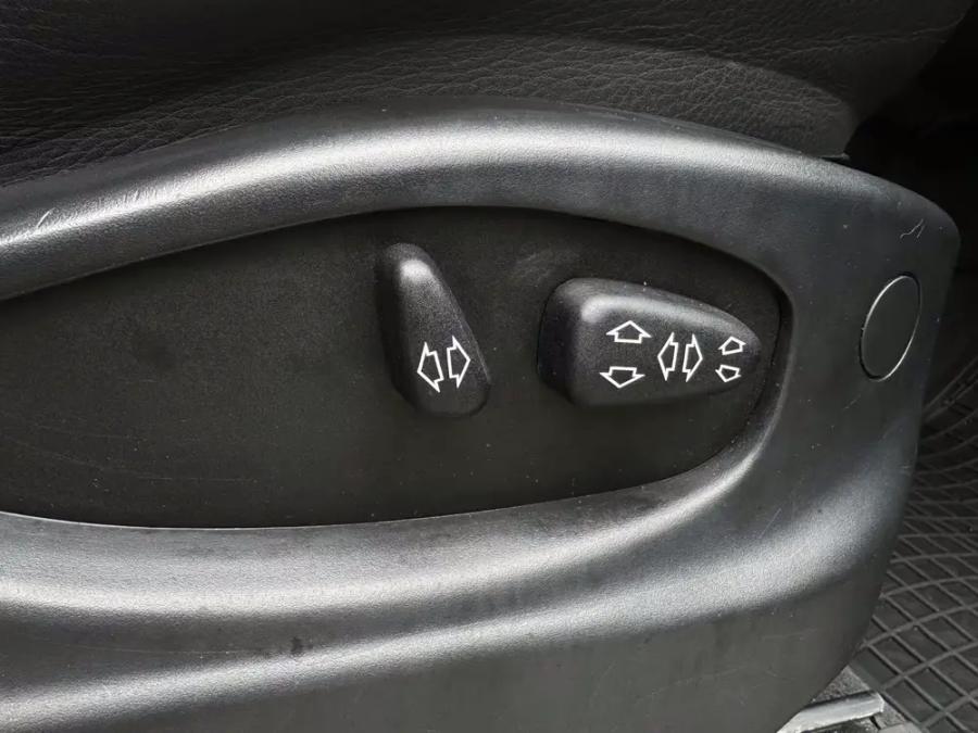 Black BMW X5 2004 in Riga, with an engine capacity of 3.00 L and mileage of 383 thousand km for 4990 €, photo 17 on AUTOMOTO.COM.LV