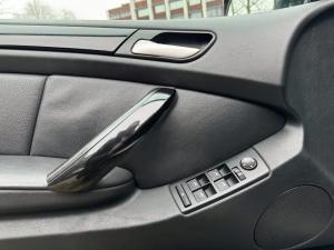 Black BMW X5 2004 in Riga, with an engine capacity of 3.00 L and mileage of 383 thousand km for 4990 €, photo 19 on AUTOMOTO.COM.LV