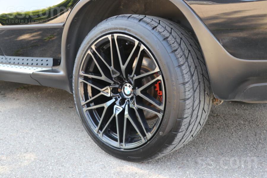 Black BMW X5 2004 in Tukums, with an engine capacity of 3.00 L and mileage of 0 thousand km for 4999 €, photo 5 on AUTOMOTO.COM.LV