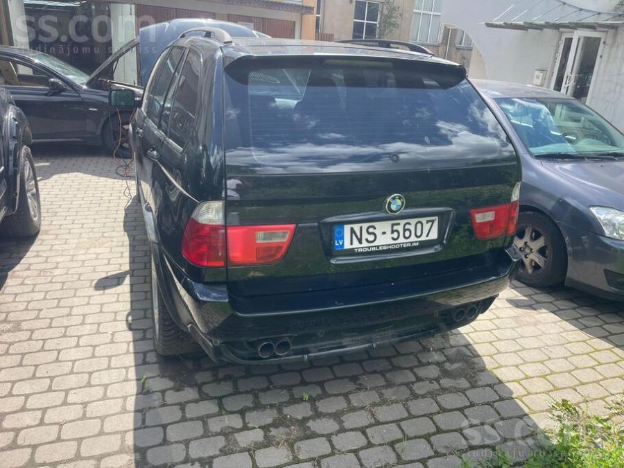 Black BMW X5 2004 in Riga, with an engine capacity of 4.40 L and mileage of 0 thousand km for 3750 €, photo 3 on AUTOMOTO.COM.LV