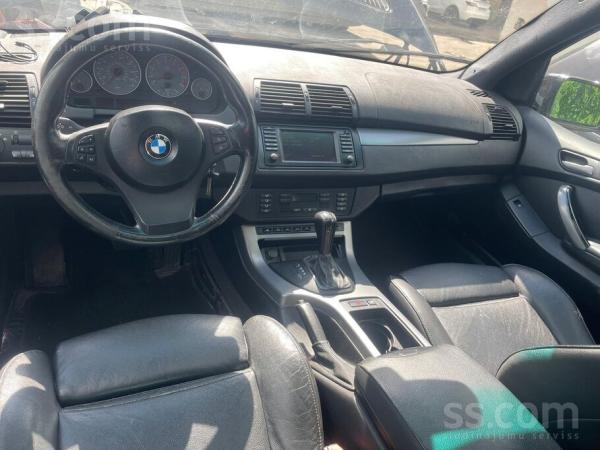 Black BMW X5 2004 in Riga, with an engine capacity of 4.40 L and mileage of 0 thousand km for 3750 €, photo 3 on AUTOMOTO.COM.LV