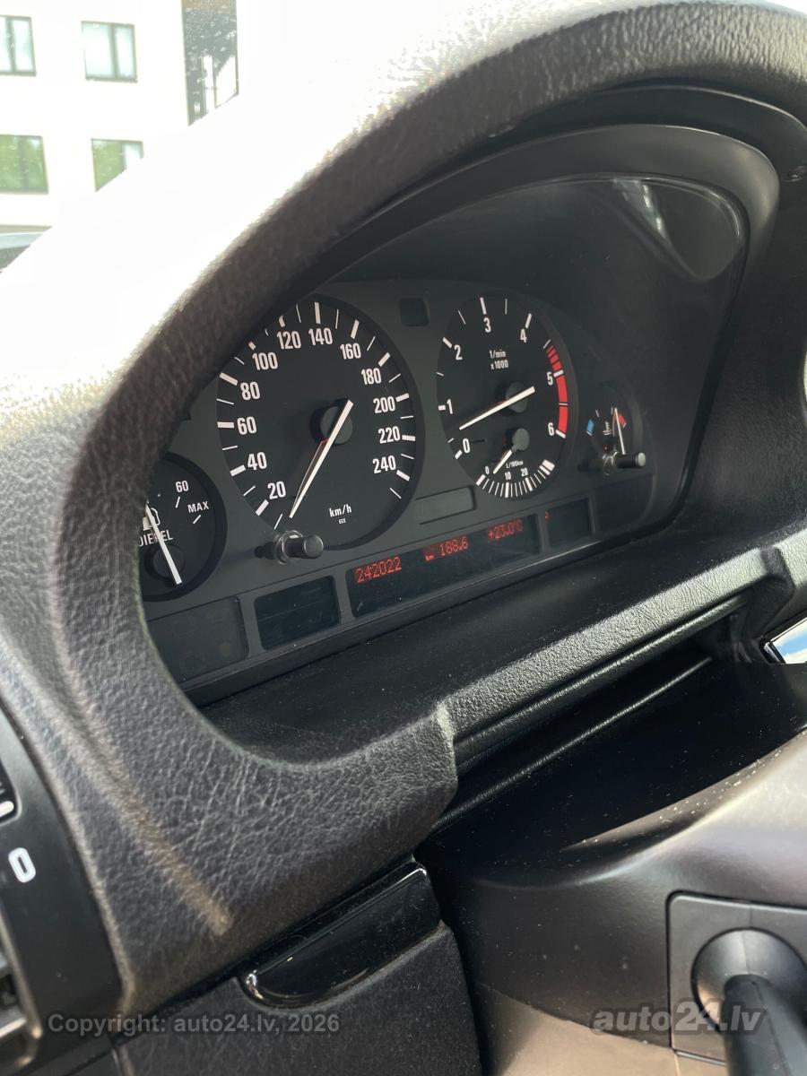 Black BMW X5 2004 in Tartu, with an engine capacity of 3.00 L and mileage of 242 thousand km for 8499 €, photo 11 on AUTOMOTO.COM.LV