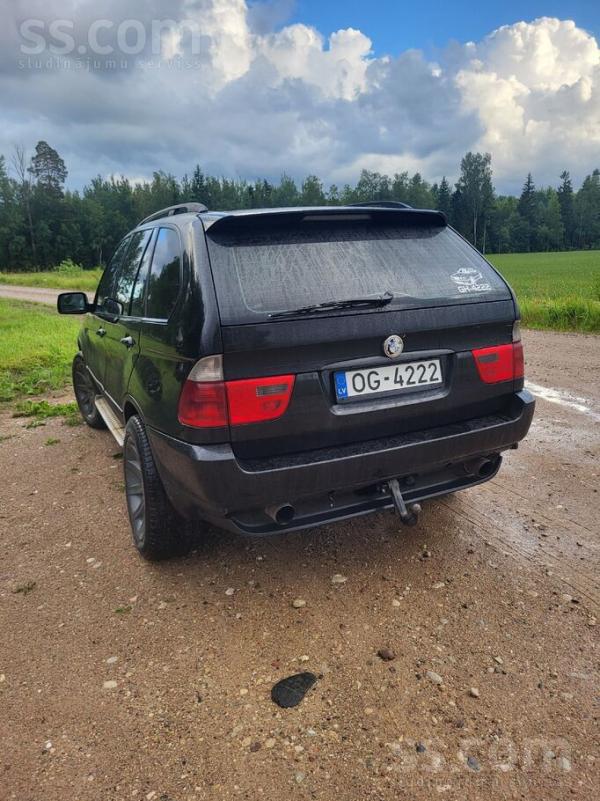 Black BMW X5 2004 in Talsi, with an engine capacity of 3.00 L and mileage of 450 thousand km for 4400 €, photo 2 on AUTOMOTO.COM.LV