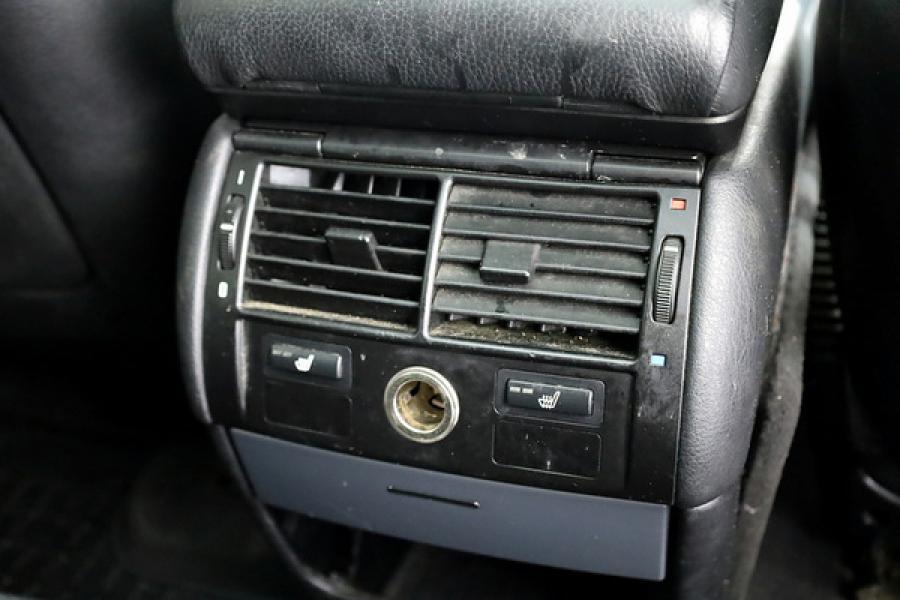 Black BMW X5 2004 in Tallinn, with an engine capacity of 3.00 L and mileage of 657 thousand km for 2699 €, photo 10 on AUTOMOTO.COM.LV