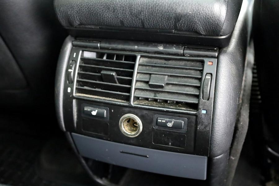 Black BMW X5 2004 in Tallinn, with an engine capacity of 3.00 L and mileage of 657 thousand km for 2699 €, photo 19 on AUTOMOTO.COM.LV