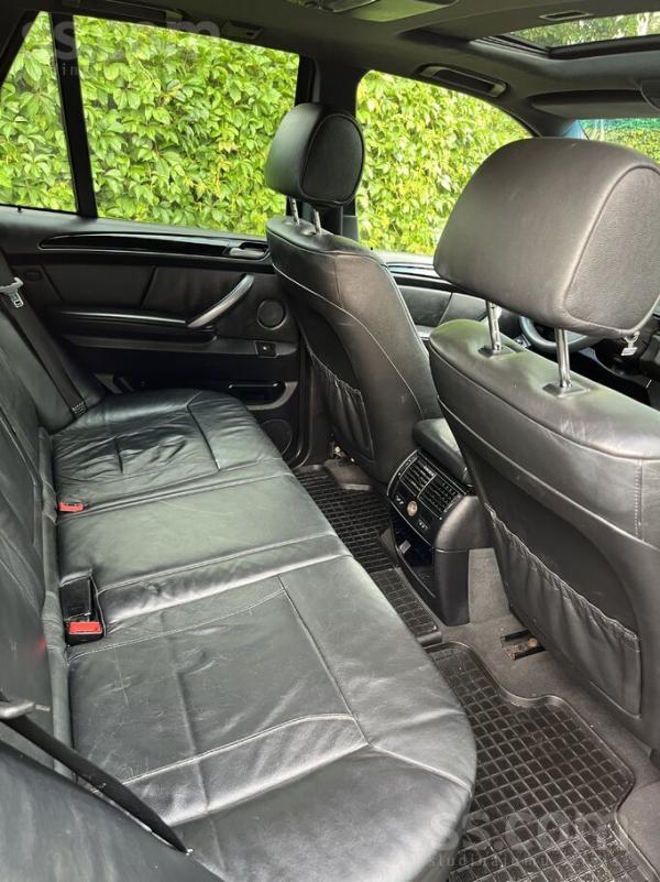 Black BMW X5 2004 in Riga, with an engine capacity of 3.00 L and mileage of 287 thousand km for 6450 €, photo 10 on AUTOMOTO.COM.LV