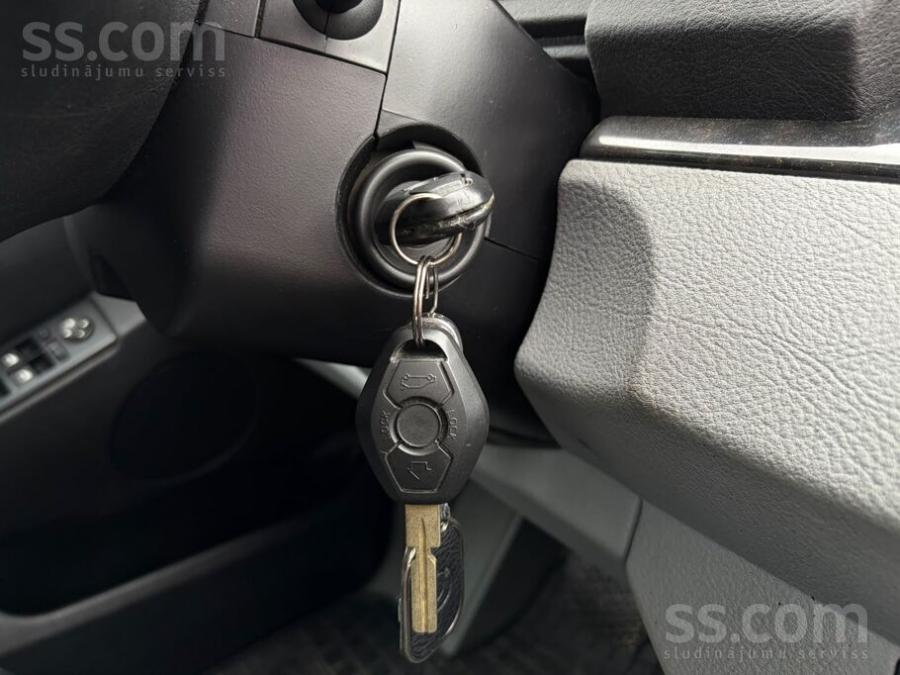 Black BMW X5 2004 in Riga, with an engine capacity of 3.00 L and mileage of 0 thousand km for 4790 €, photo 13 on AUTOMOTO.COM.LV