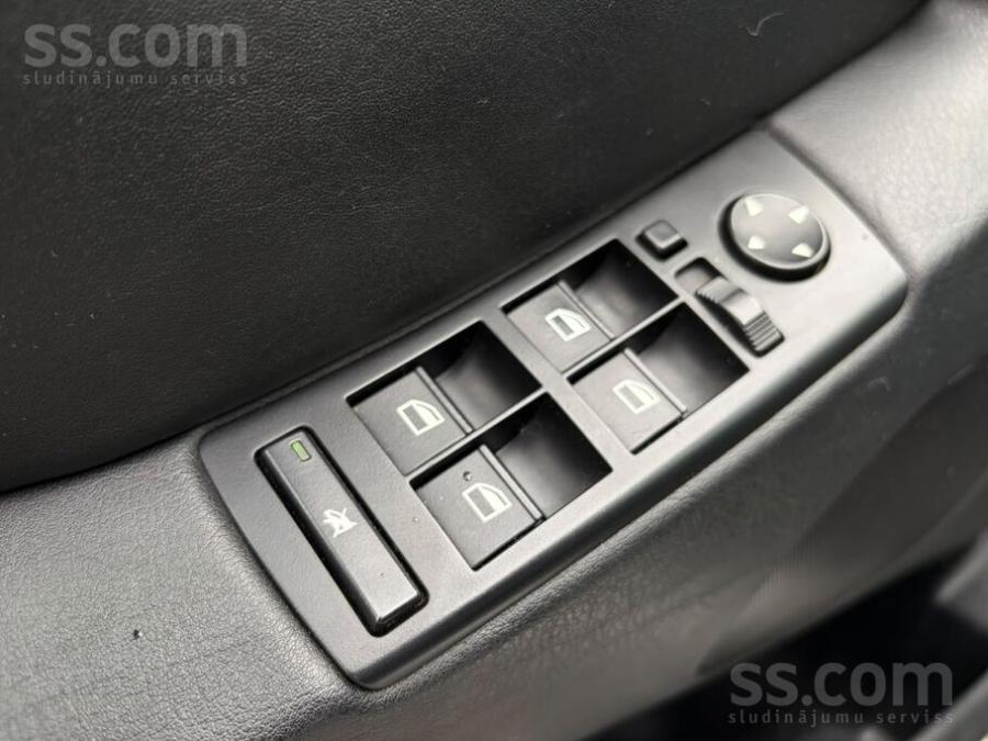 Black BMW X5 2004 in Riga, with an engine capacity of 3.00 L and mileage of 0 thousand km for 4790 €, photo 16 on AUTOMOTO.COM.LV