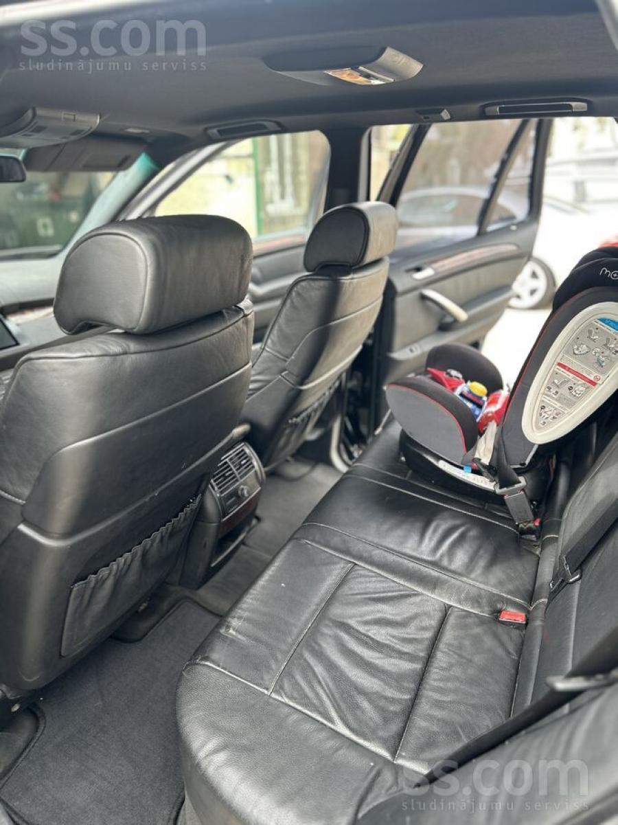 Black BMW X5 2004 in Daugavpils, with an engine capacity of 3.00 L and mileage of 320 thousand km for 6000 €, photo 11 on AUTOMOTO.COM.LV
