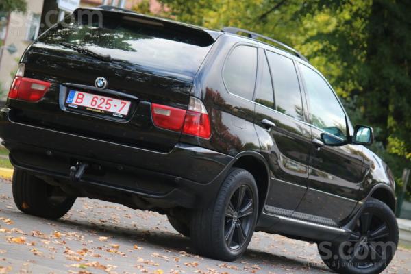 Black BMW X5 2004 in Riga, with an engine capacity of 3.00 L and mileage of 301 thousand km for 3890 €, photo 3 on AUTOMOTO.COM.LV