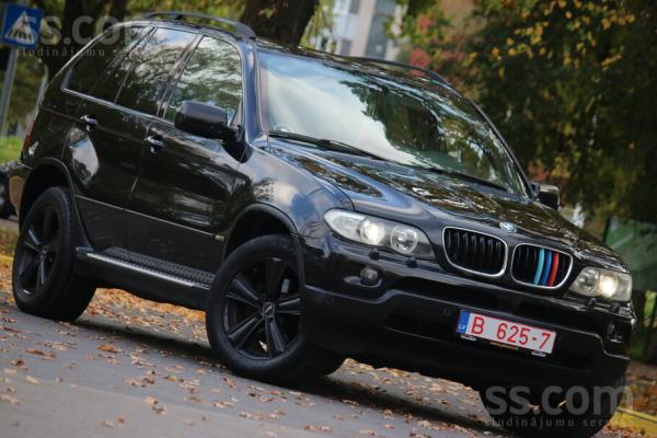 Black BMW X5 2004 in Riga, with an engine capacity of 3.00 L and mileage of 301 thousand km for 3890 €, photo 4 on AUTOMOTO.COM.LV