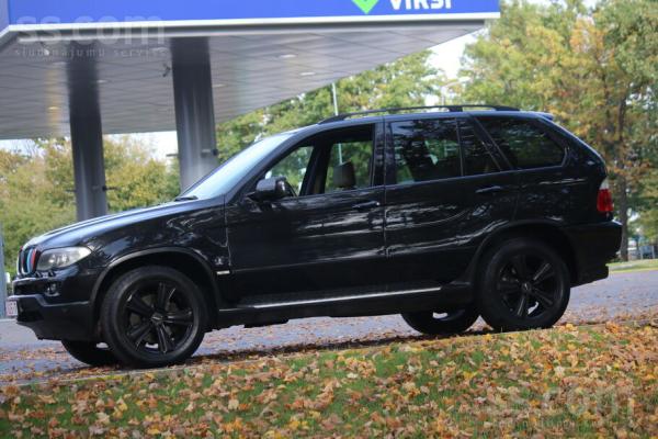 Black BMW X5 2004 in Riga, with an engine capacity of 3.00 L and mileage of 301 thousand km for 3890 €, photo 6 on AUTOMOTO.COM.LV