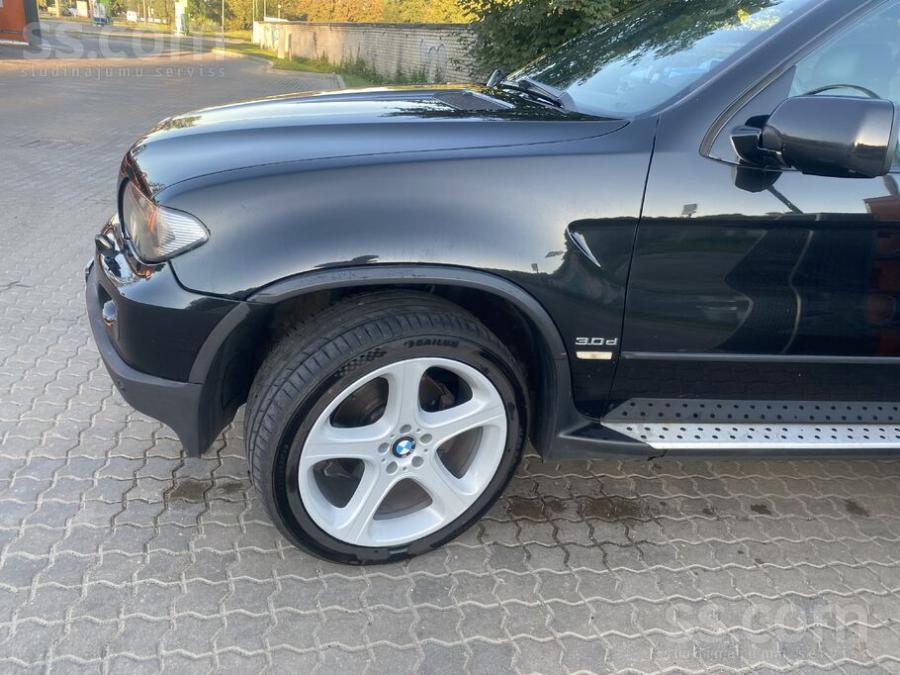 Black BMW X5 2005 in Riga, with an engine capacity of 3.00 L and mileage of 379 thousand km for 2300 €, photo 4 on AUTOMOTO.COM.LV