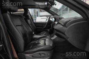 Black BMW X5 2005 in Riga, with an engine capacity of 3.00 L and mileage of 0 thousand km for 5495 €, photo 16 on AUTOMOTO.COM.LV