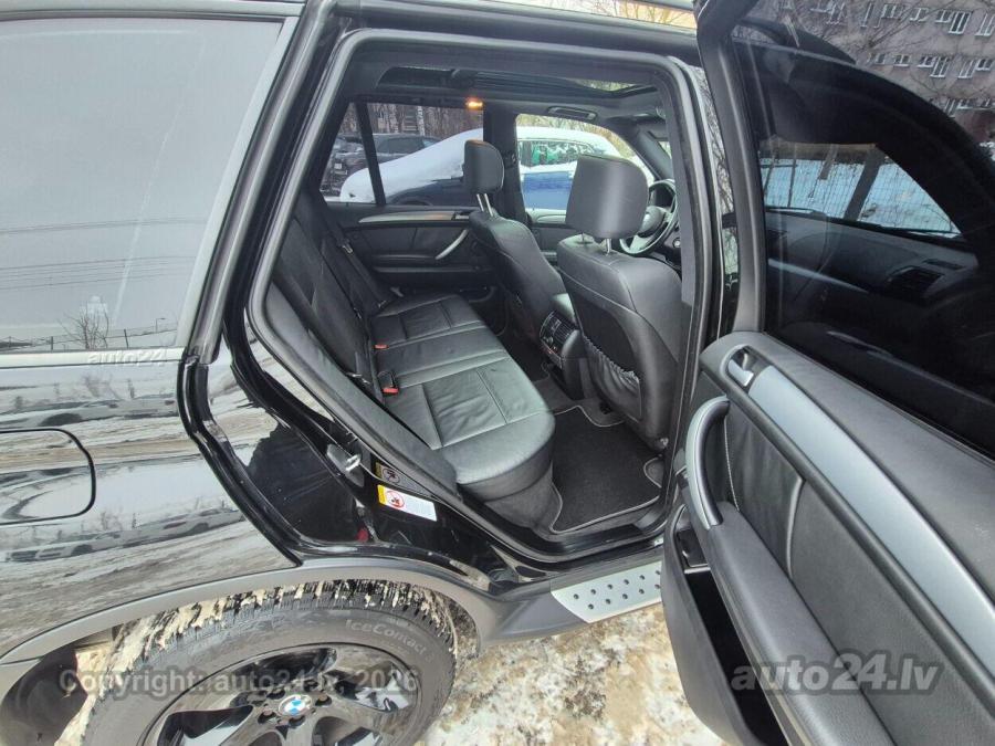 Melns BMW X5 2005 Tallina, ar dzinēja tilpumu 3.00 L un nobraukumu 309 tūkst. km par 9000 €, foto 24 vietnē AUTOMOTO.COM.LV