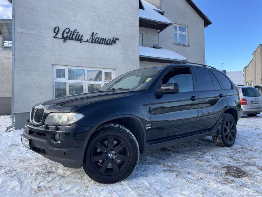 Black BMW X5 2005 in Alytus, with an engine capacity of 2.99 L and mileage of 311 thousand km for 4999 €, photo 1 on AUTOMOTO.COM.LV