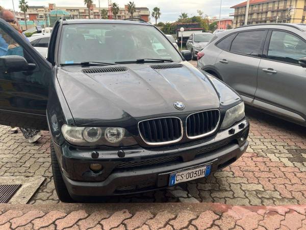Melns BMW X5 2005 Kauņa, ar dzinēja tilpumu 2.99 L un nobraukumu 220 tūkst. km par 6200 €, foto 1 vietnē AUTOMOTO.COM.LV