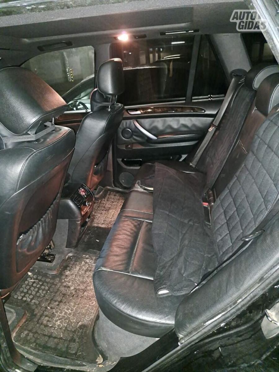 Black BMW X5 2005 in Vilnius, with an engine capacity of 3.00 L and mileage of 397 thousand km for 5700 €, photo 18 on AUTOMOTO.COM.LV