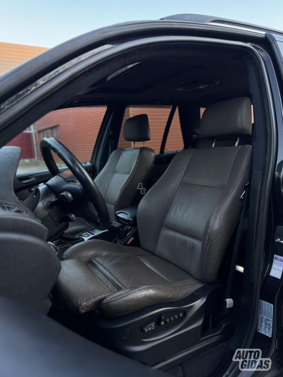 Black BMW X5 2005 in Kaunas, with an engine capacity of 3.00 L and mileage of 222 thousand km for 5000 €, photo 19 on AUTOMOTO.COM.LV