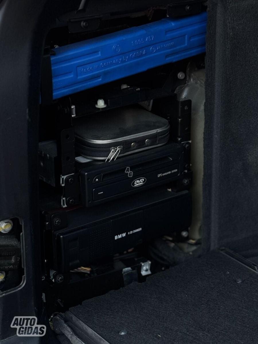 Black BMW X5 2005 in Kaunas, with an engine capacity of 3.00 L and mileage of 222 thousand km for 5000 €, photo 32 on AUTOMOTO.COM.LV