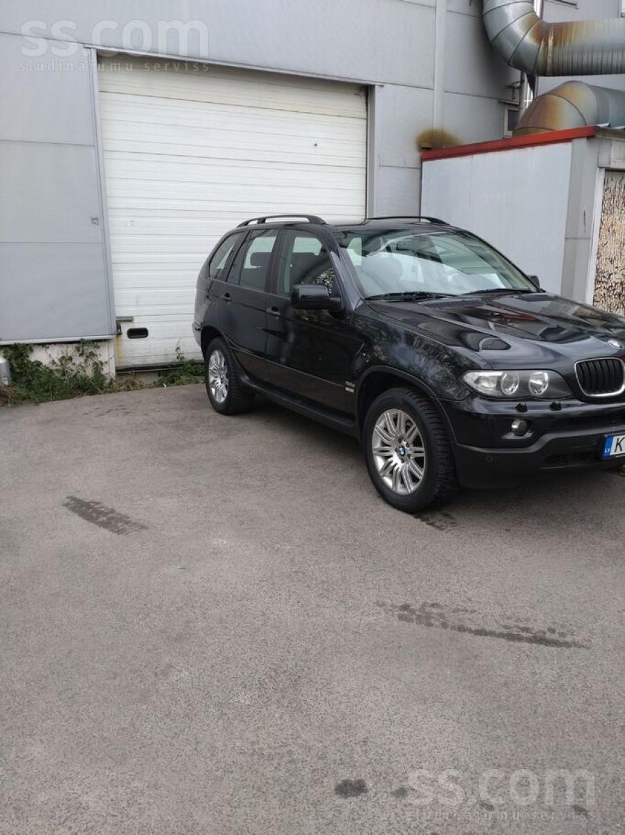 Black BMW X5 2005 in Riga, with an engine capacity of 3.00 L and mileage of 384 thousand km for 4800 €, photo 4 on AUTOMOTO.COM.LV