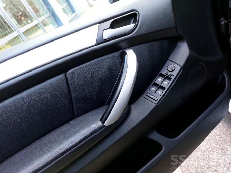 Black BMW X5 2005 in Riga, with an engine capacity of 3.00 L and mileage of 268 thousand km for 7770 €, photo 12 on AUTOMOTO.COM.LV