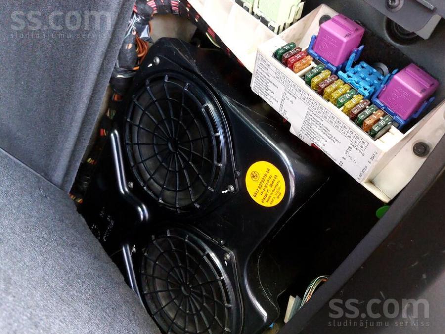 Black BMW X5 2005 in Riga, with an engine capacity of 3.00 L and mileage of 268 thousand km for 7770 €, photo 18 on AUTOMOTO.COM.LV