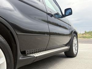 Black BMW X5 2005 in Kaunas, with an engine capacity of 3.00 L and mileage of 352 thousand km for 4450 €, photo 9 on AUTOMOTO.COM.LV