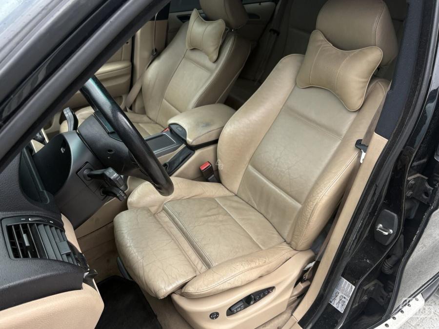 Black BMW X5 2005 in Kaunas, with an engine capacity of 3.00 L and mileage of 352 thousand km for 4450 €, photo 14 on AUTOMOTO.COM.LV