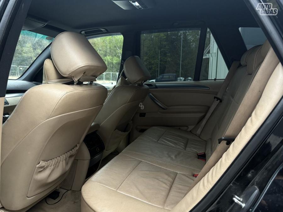 Black BMW X5 2005 in Kaunas, with an engine capacity of 3.00 L and mileage of 352 thousand km for 4450 €, photo 16 on AUTOMOTO.COM.LV