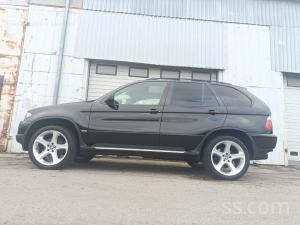 Black BMW X5 2005 in Riga, with an engine capacity of 3.00 L and mileage of 310 thousand km for 5900 €, photo 6 on AUTOMOTO.COM.LV