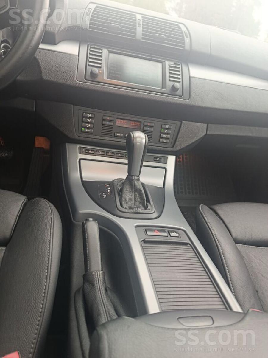 Black BMW X5 2005 in Riga, with an engine capacity of 3.00 L and mileage of 310 thousand km for 5900 €, photo 15 on AUTOMOTO.COM.LV