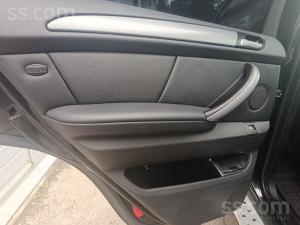 Black BMW X5 2005 in Riga, with an engine capacity of 3.00 L and mileage of 310 thousand km for 5900 €, photo 17 on AUTOMOTO.COM.LV