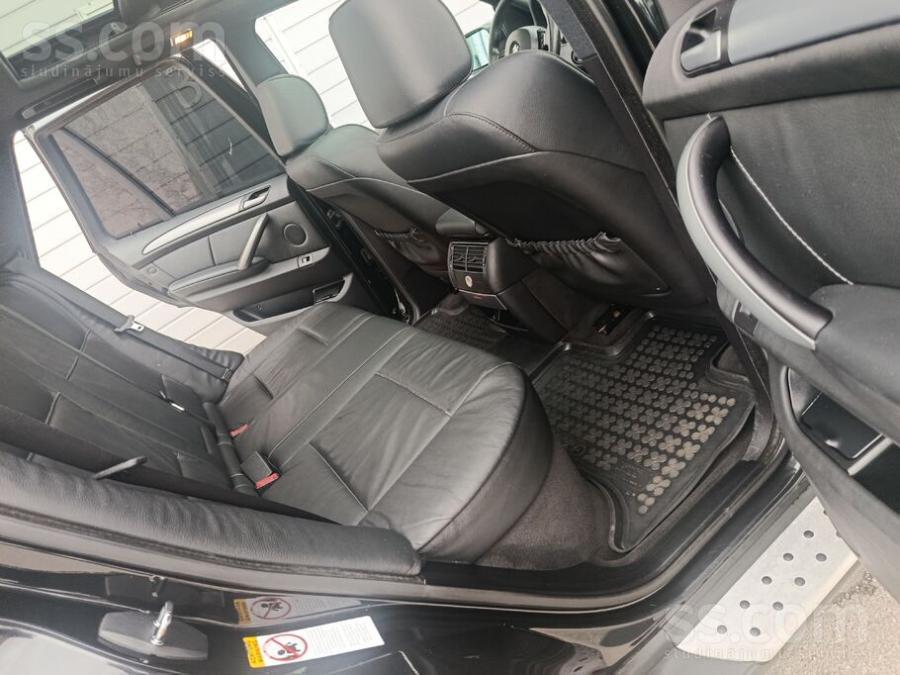 Black BMW X5 2005 in Riga, with an engine capacity of 3.00 L and mileage of 310 thousand km for 5900 €, photo 22 on AUTOMOTO.COM.LV