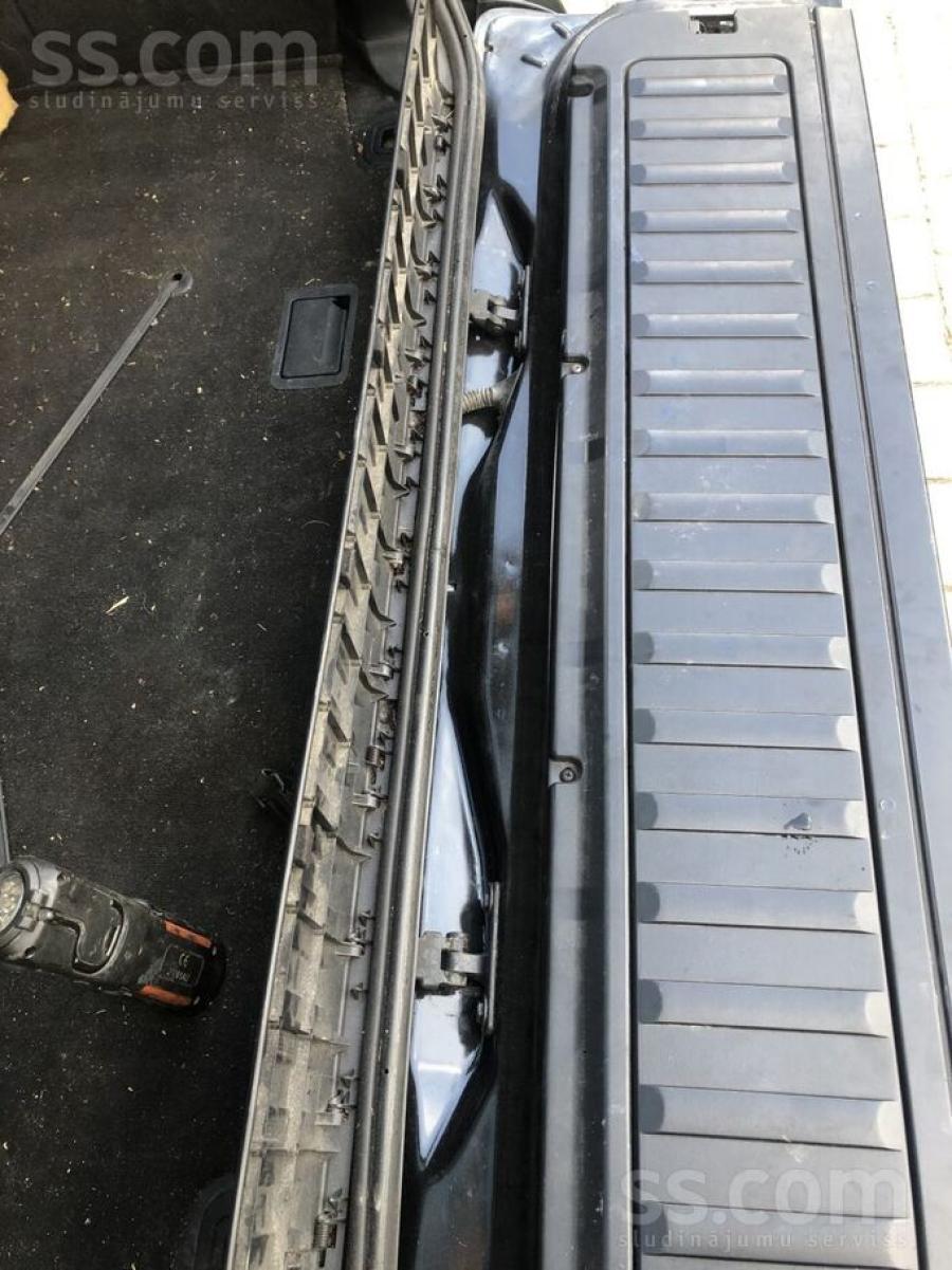 Black BMW X5 2005 in Riga, with an engine capacity of 3.00 L and mileage of 333 thousand km for 4850 €, photo 15 on AUTOMOTO.COM.LV