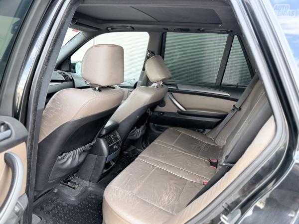 Black BMW X5 2005 in Vilnius, with an engine capacity of 3.00 L and mileage of 315 thousand km for 4300 €, photo 9 on AUTOMOTO.COM.LV