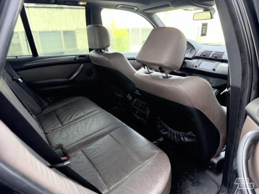 Black BMW X5 2005 in Vilnius, with an engine capacity of 3.00 L and mileage of 315 thousand km for 4300 €, photo 12 on AUTOMOTO.COM.LV
