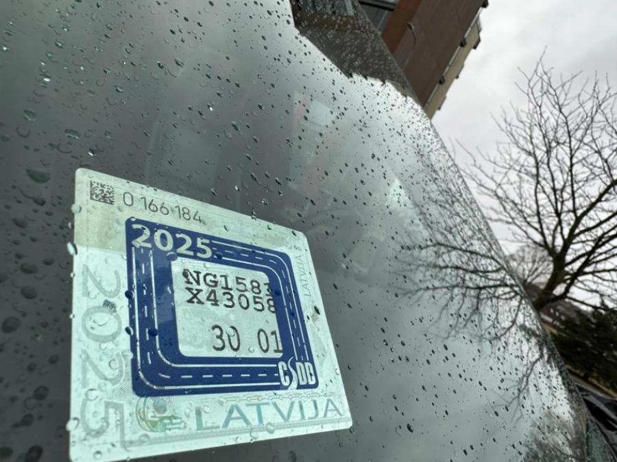 Black BMW X5 2005 in Riga, with an engine capacity of 3.00 L and mileage of 273 thousand km for 3990 €, photo 5 on AUTOMOTO.COM.LV