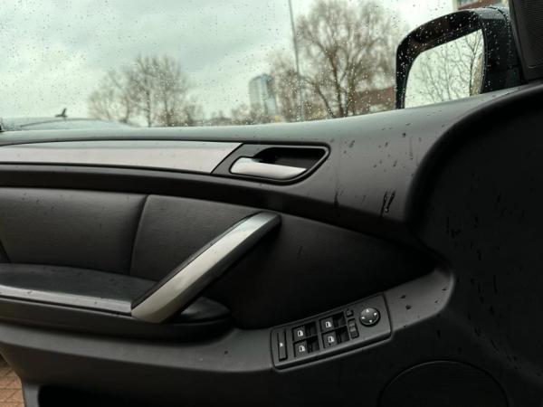 Melns BMW X5 2005 Rīga, ar dzinēja tilpumu 3.00 L un nobraukumu 273 tūkst. km par 3990 €, foto 10 vietnē AUTOMOTO.COM.LV