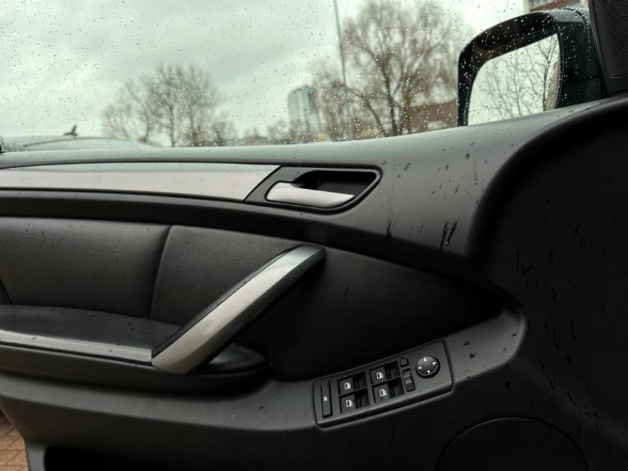 Black BMW X5 2005 in Riga, with an engine capacity of 3.00 L and mileage of 273 thousand km for 3990 €, photo 11 on AUTOMOTO.COM.LV