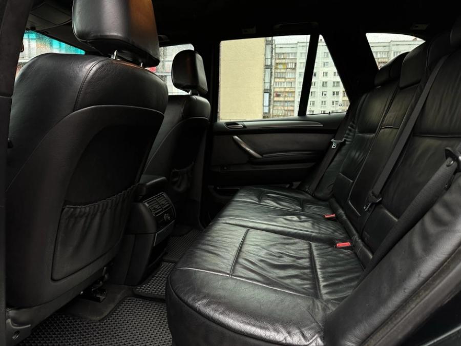 Black BMW X5 2005 in Riga, with an engine capacity of 3.00 L and mileage of 273 thousand km for 3990 €, photo 14 on AUTOMOTO.COM.LV