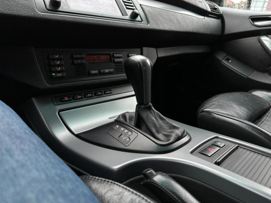 Black BMW X5 2005 in Riga, with an engine capacity of 3.00 L and mileage of 273 thousand km for 3990 €, photo 21 on AUTOMOTO.COM.LV
