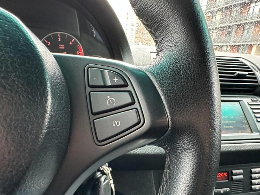 Black BMW X5 2005 in Riga, with an engine capacity of 3.00 L and mileage of 273 thousand km for 3990 €, photo 22 on AUTOMOTO.COM.LV