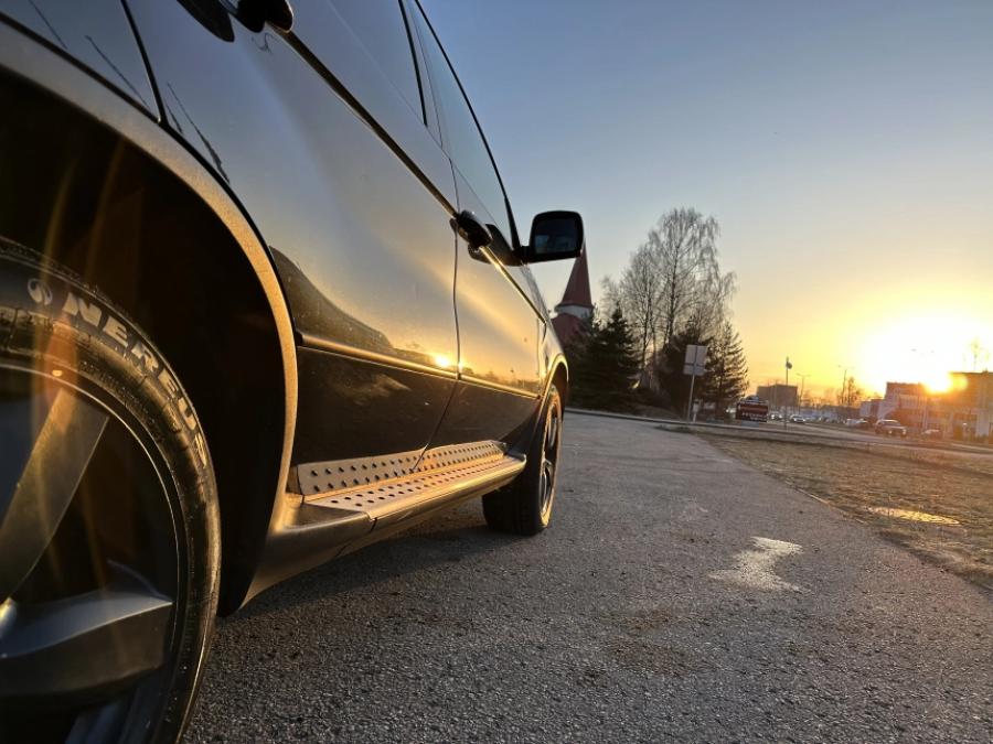 Black BMW X5 2005 in Riga, with an engine capacity of 3.00 L and mileage of 273 thousand km for 3990 €, photo 28 on AUTOMOTO.COM.LV